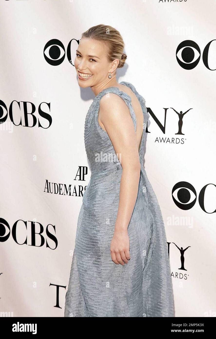 Piper Perabo at the Tony Awards. New York, NY. 6/7/09 Stock Photo - Alamy