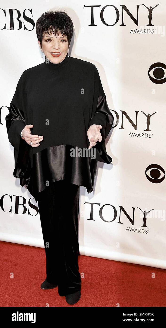 Liza Minelli at the Tony Awards. New York, NY. 6/7/09 Stock Photo - Alamy