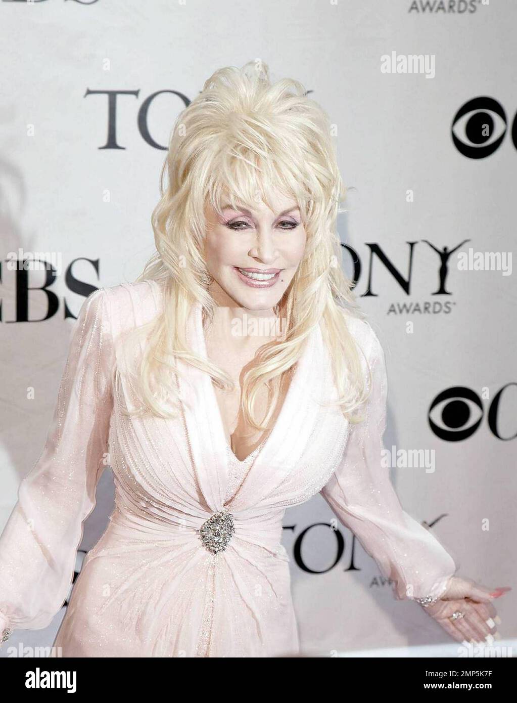 Dolly Parton at the Tony Awards. New York, NY. 6/7/09 Stock Photo - Alamy
