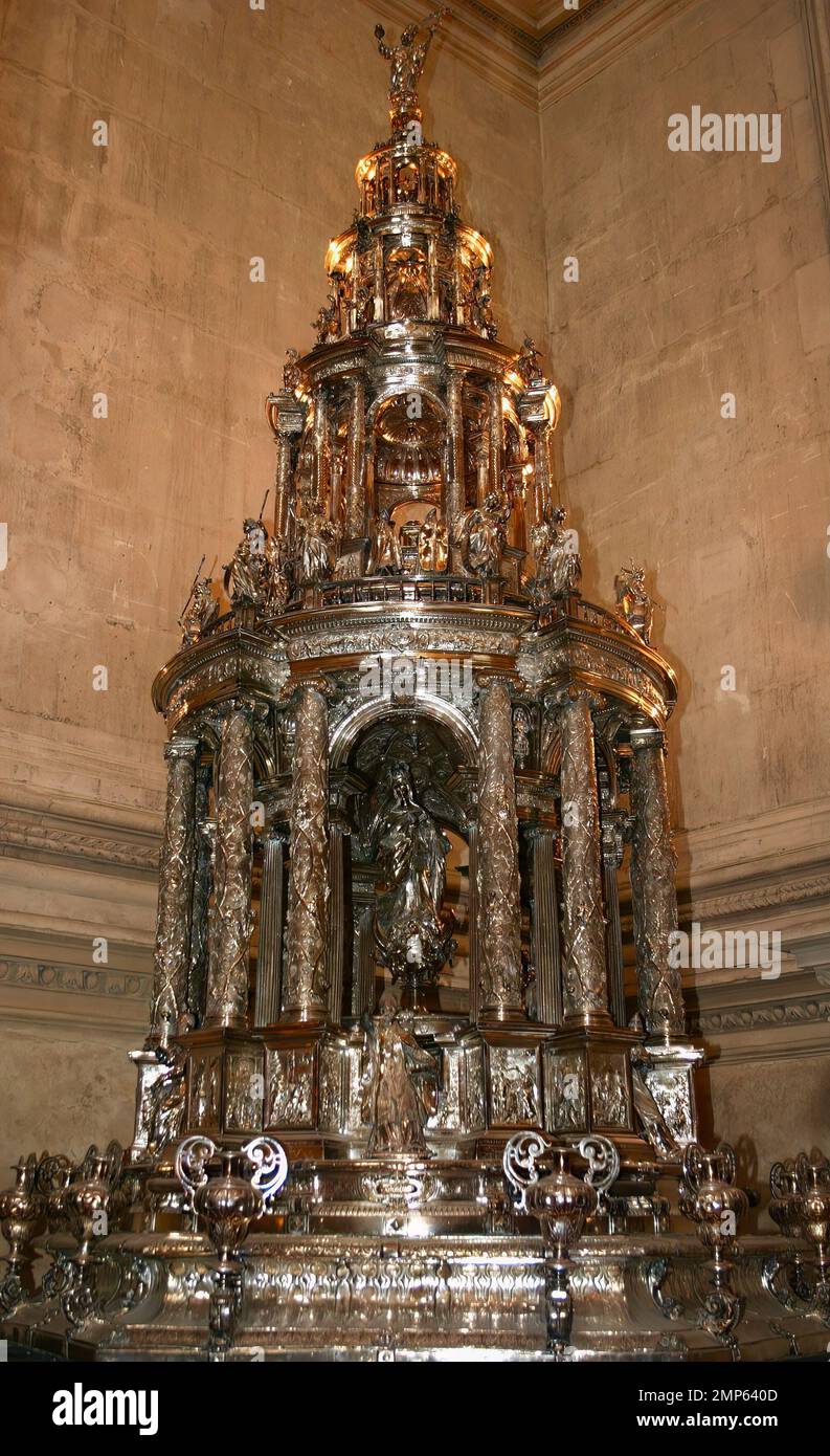 Silver processional monstrance by Juan de Arfe y Villafañe in the ...
