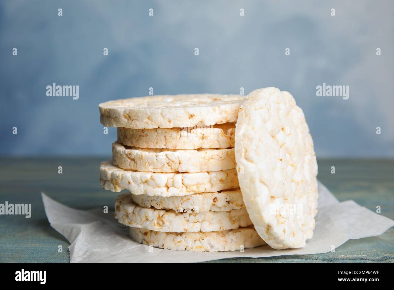 Stack crunchy rice cakes hi-res stock photography and images - Alamy