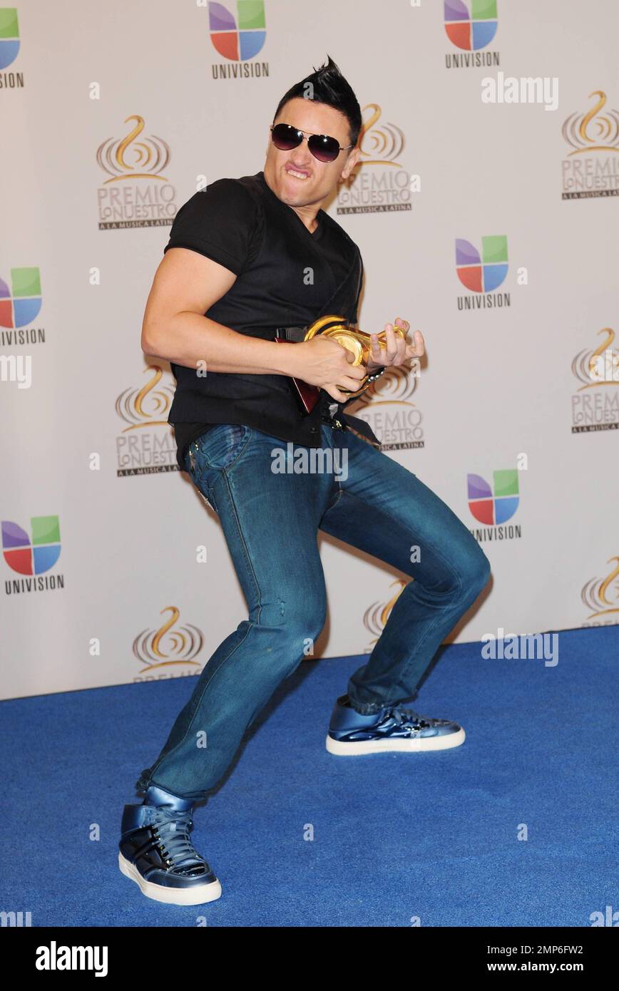 Elvis Crespo poses backstage at Univision's 2012 Premio Lo Nuestro a La ...