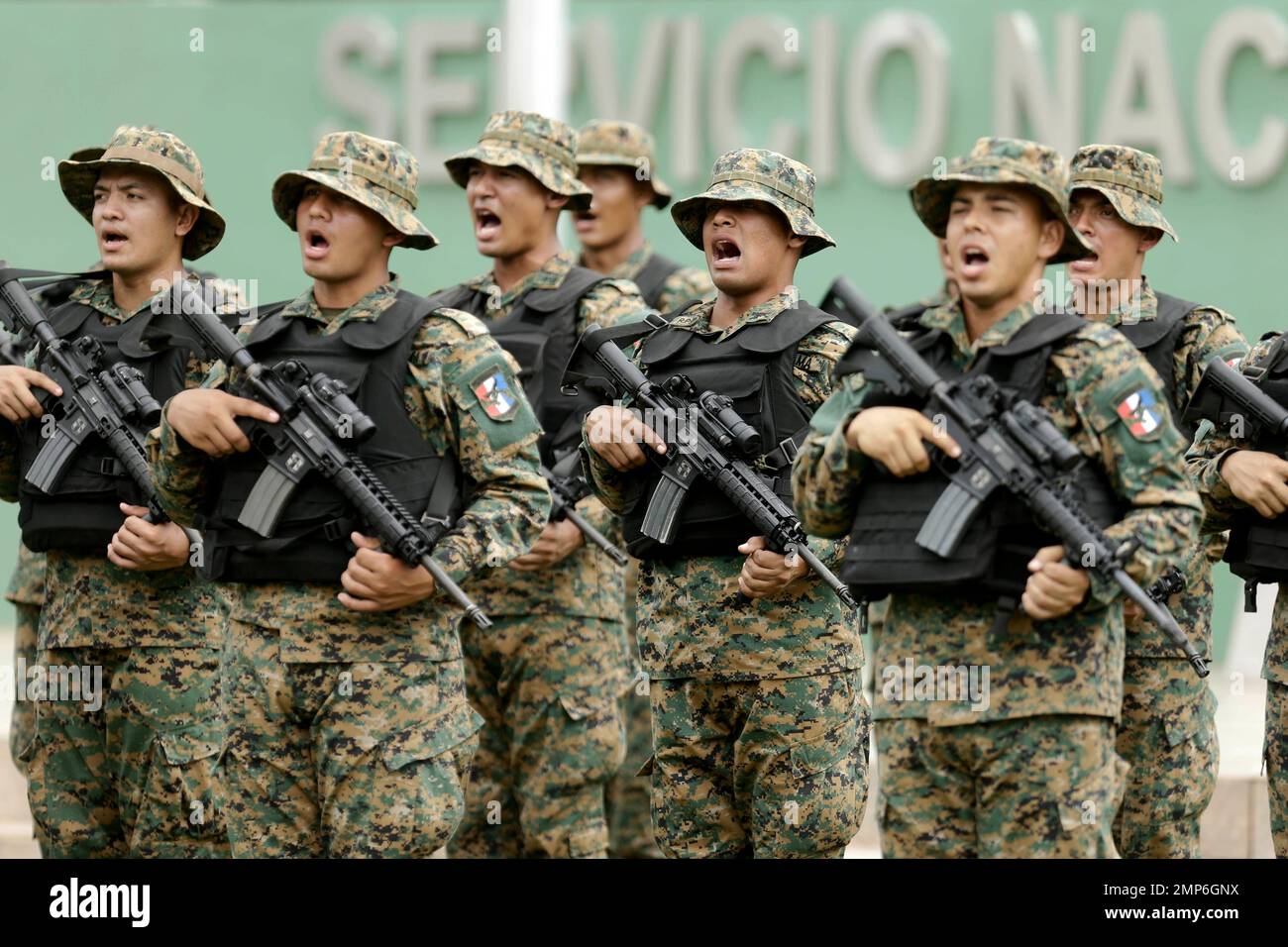 Members of the National Borders Service, known by the Spanish acronym ...