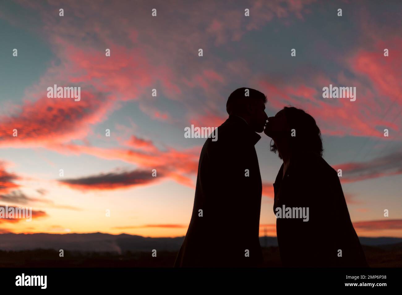Wedding couple kissing under hi-res stock photography and images - Alamy