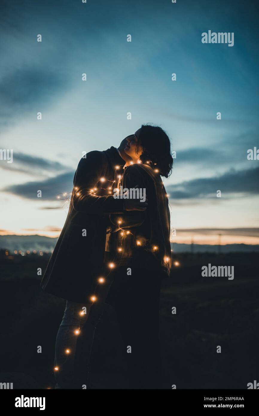 Lovely couple silhouette hi-res stock photography and images - Alamy