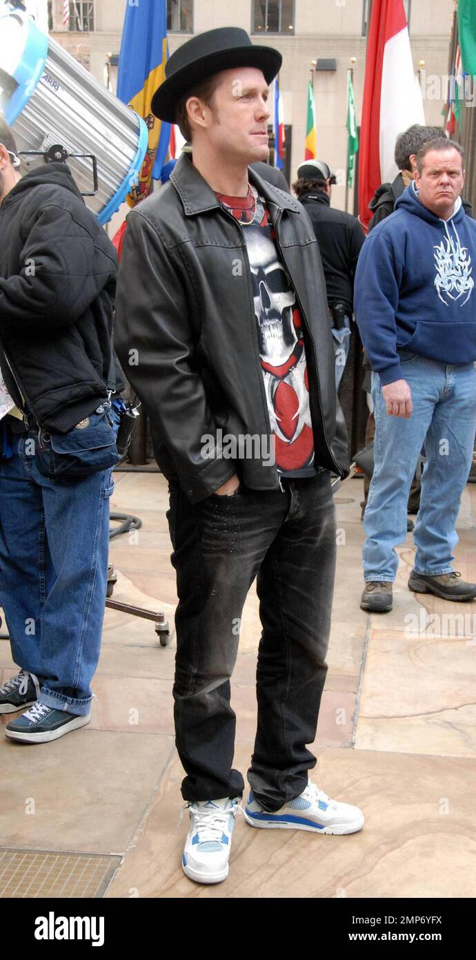 Tina Fey and Dean Winters film the television show "30 Rock" at ...