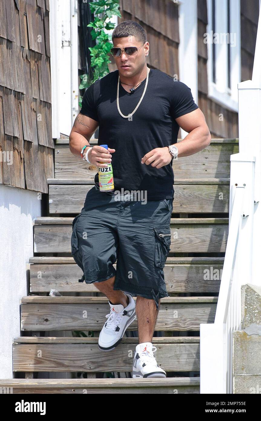 Ronnie Ortiz-Magro along with the rest of the cast of MTV's reality ...