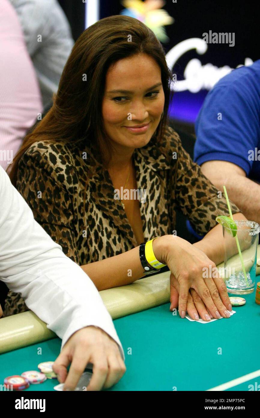 Tia carrere 7th annual world hi-res stock photography and images - Alamy