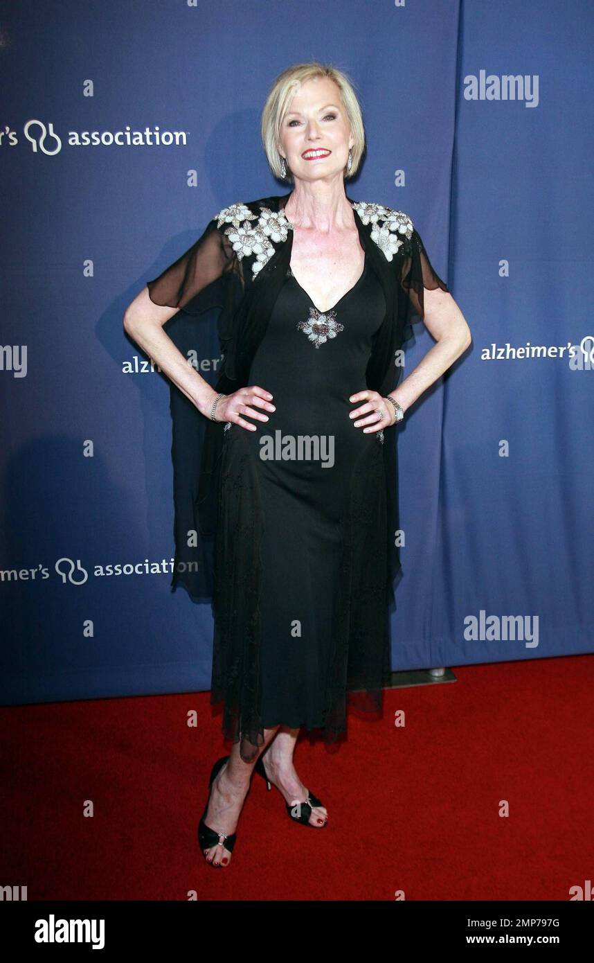 Laurie Burrows Grad at the 18th Annual ÒA Night at SardiÕsÓ Fundraiser ...