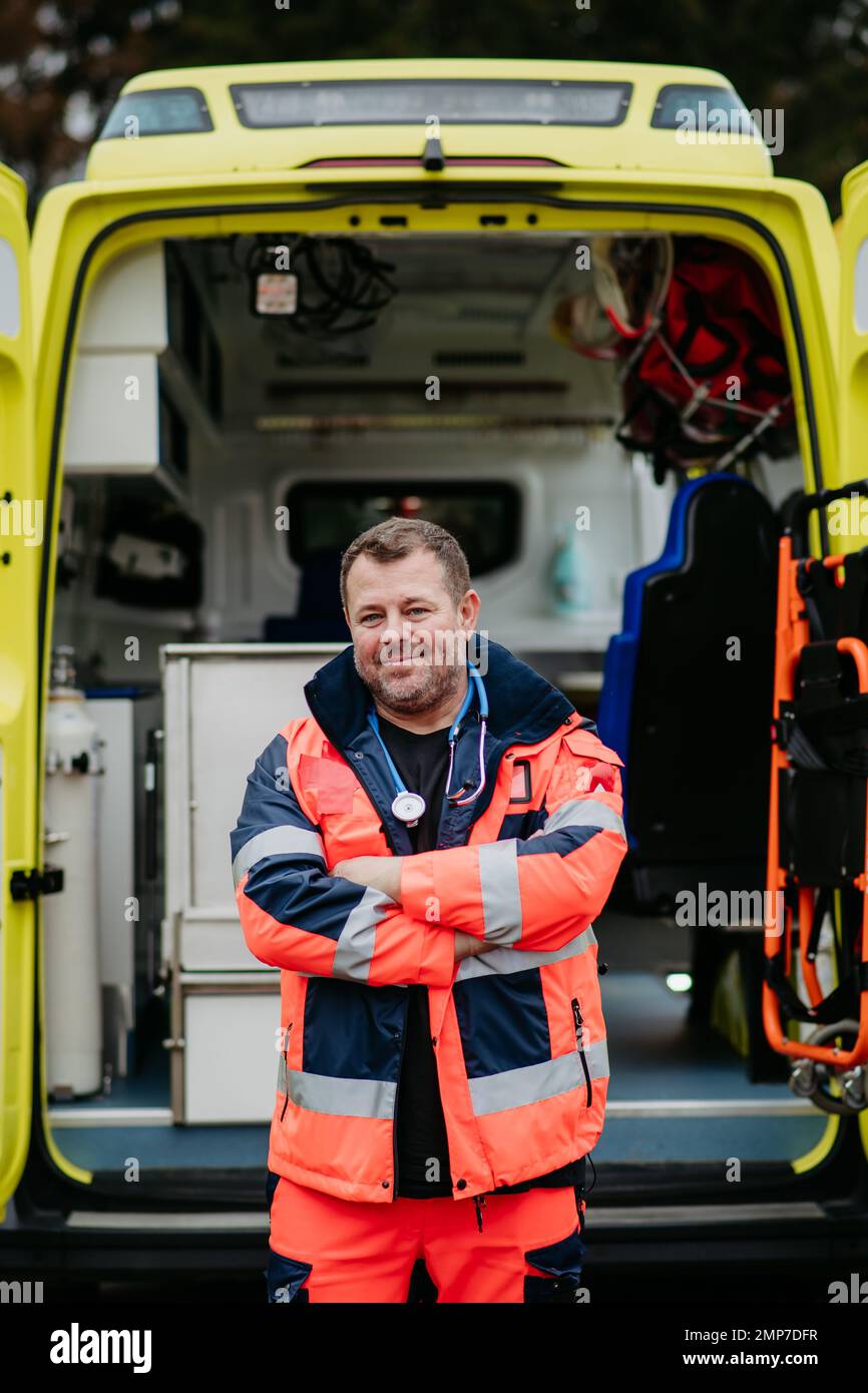 Emergency doctor car hi-res stock photography and images - Alamy