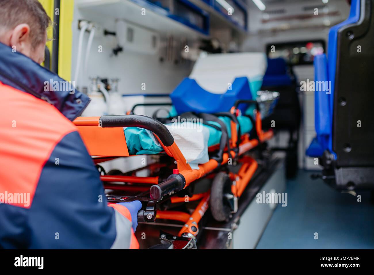 Empty defibrillator hi-res stock photography and images - Alamy