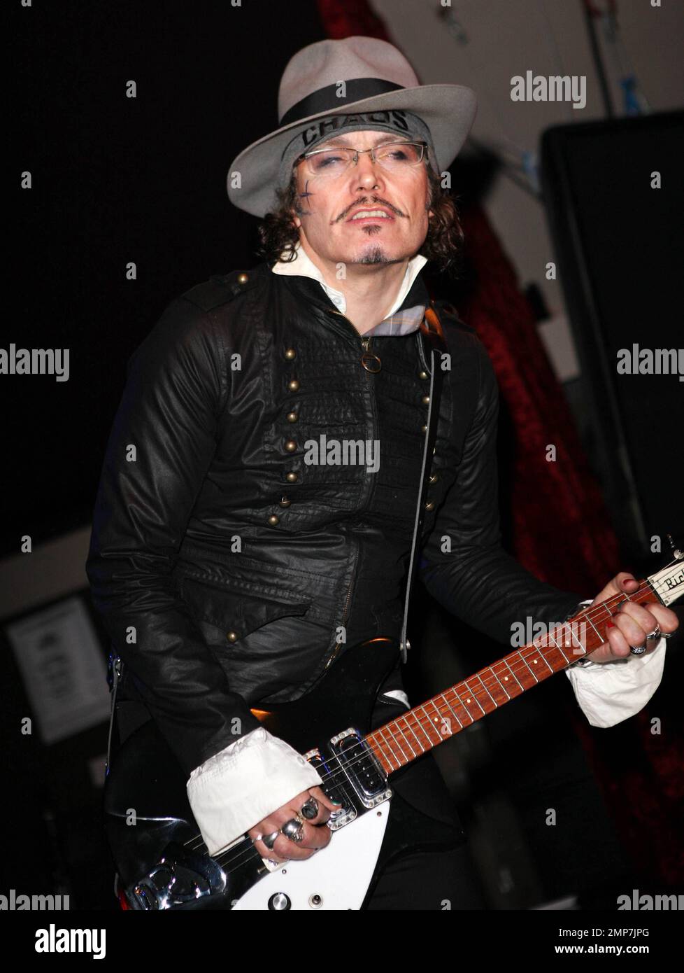 25 years of uk garage hi-res stock photography and images - Alamy