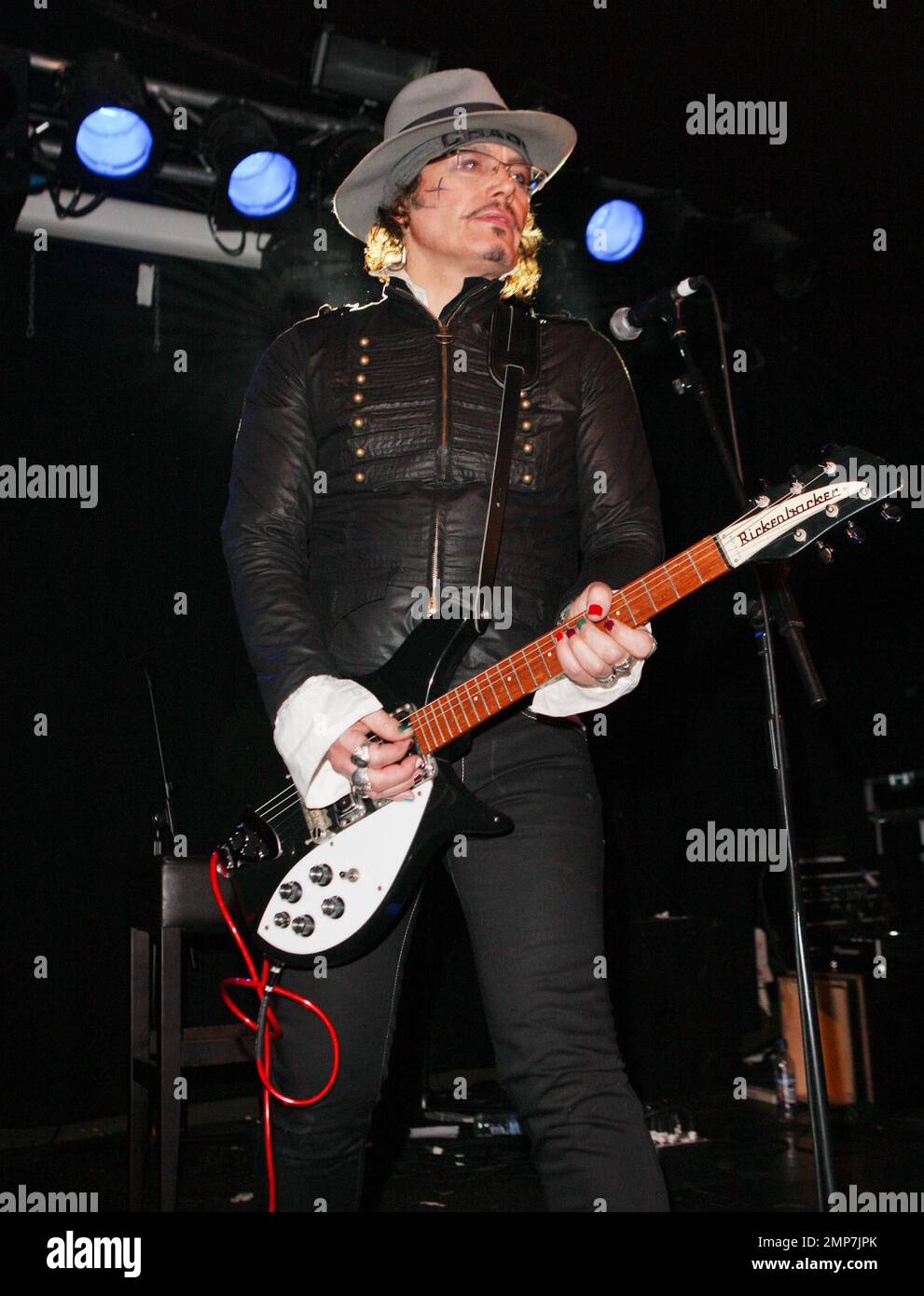 25 years of uk garage hi-res stock photography and images - Alamy