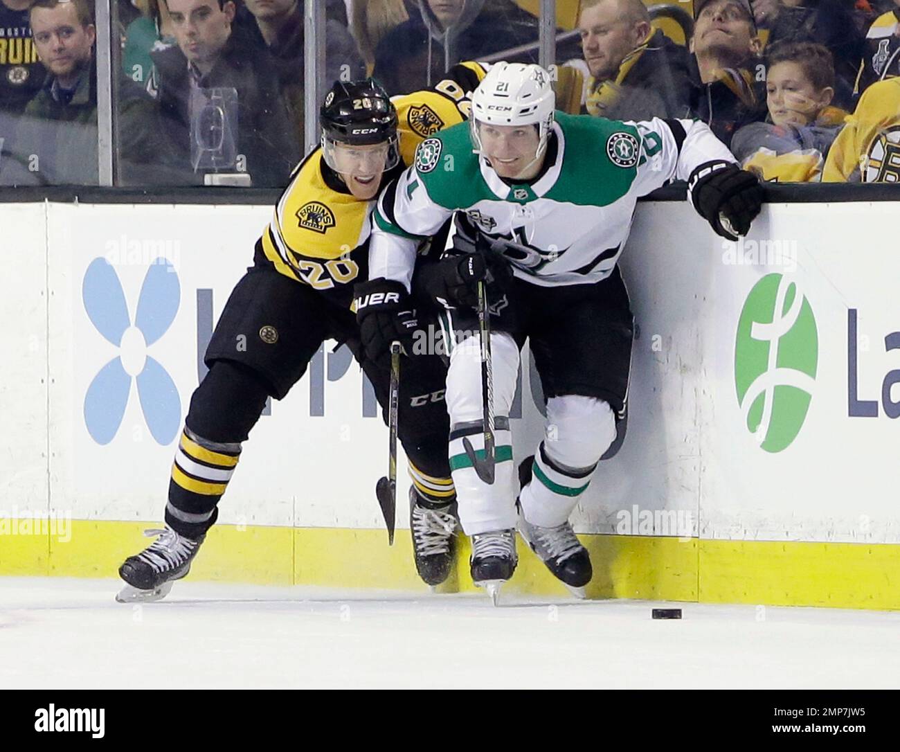 Boston Bruins center Riley Nash, left, vies with Dallas Stars left wing ...