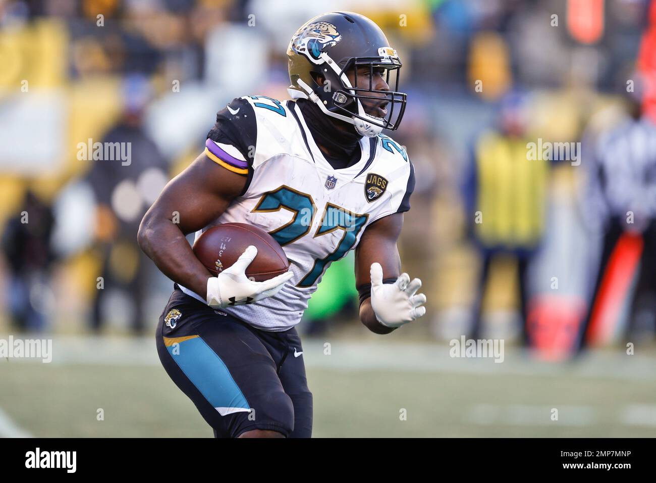 Jacksonville Jaguars running back Leonard Fournette (27) plays in an ...