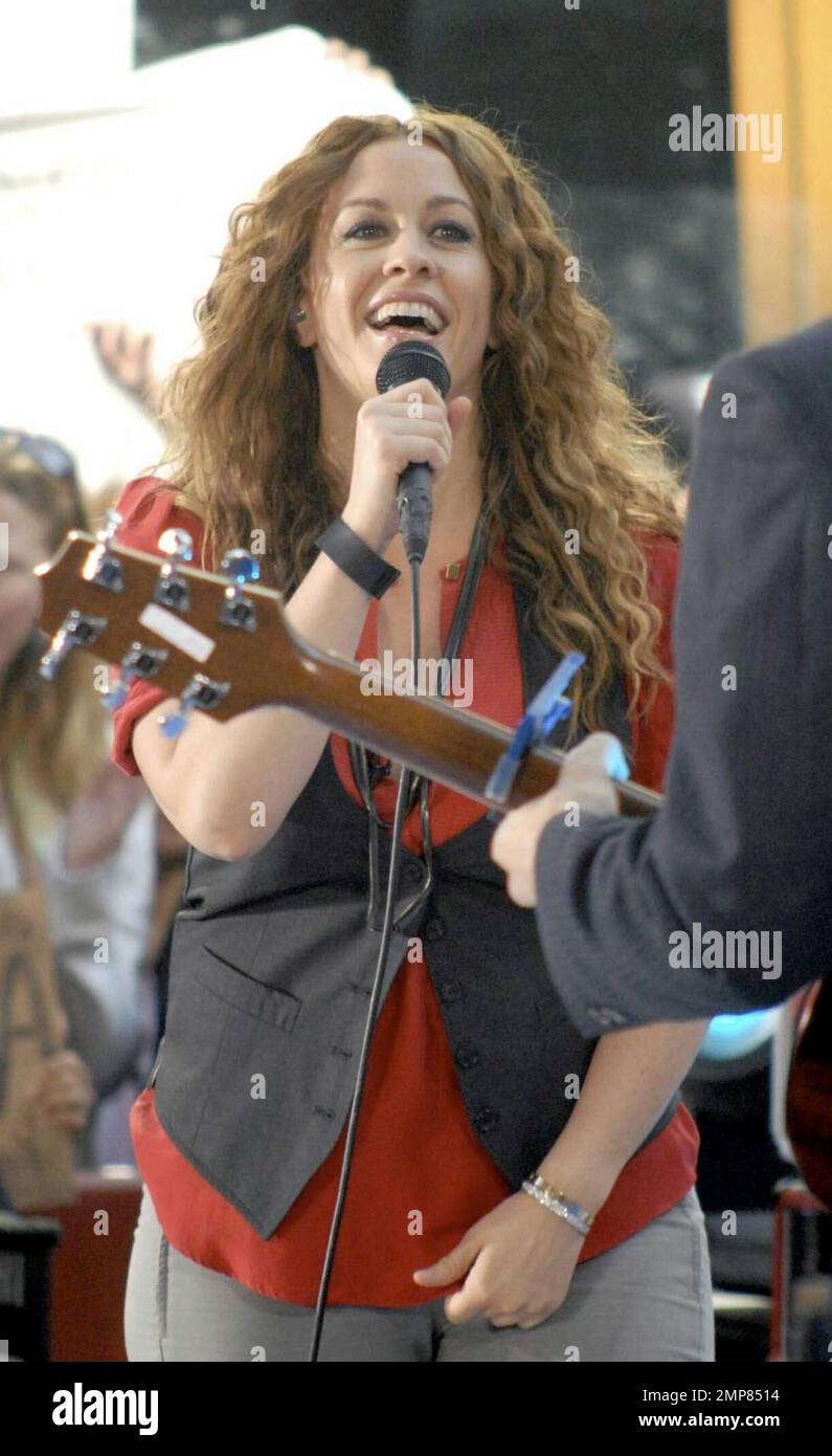 Alanis Morissette performs live on "Today" as part of their concert ...