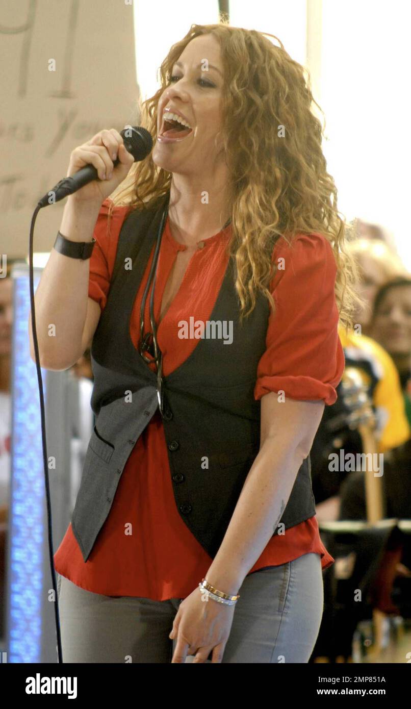 Alanis Morissette performs live on "Today" as part of their concert ...