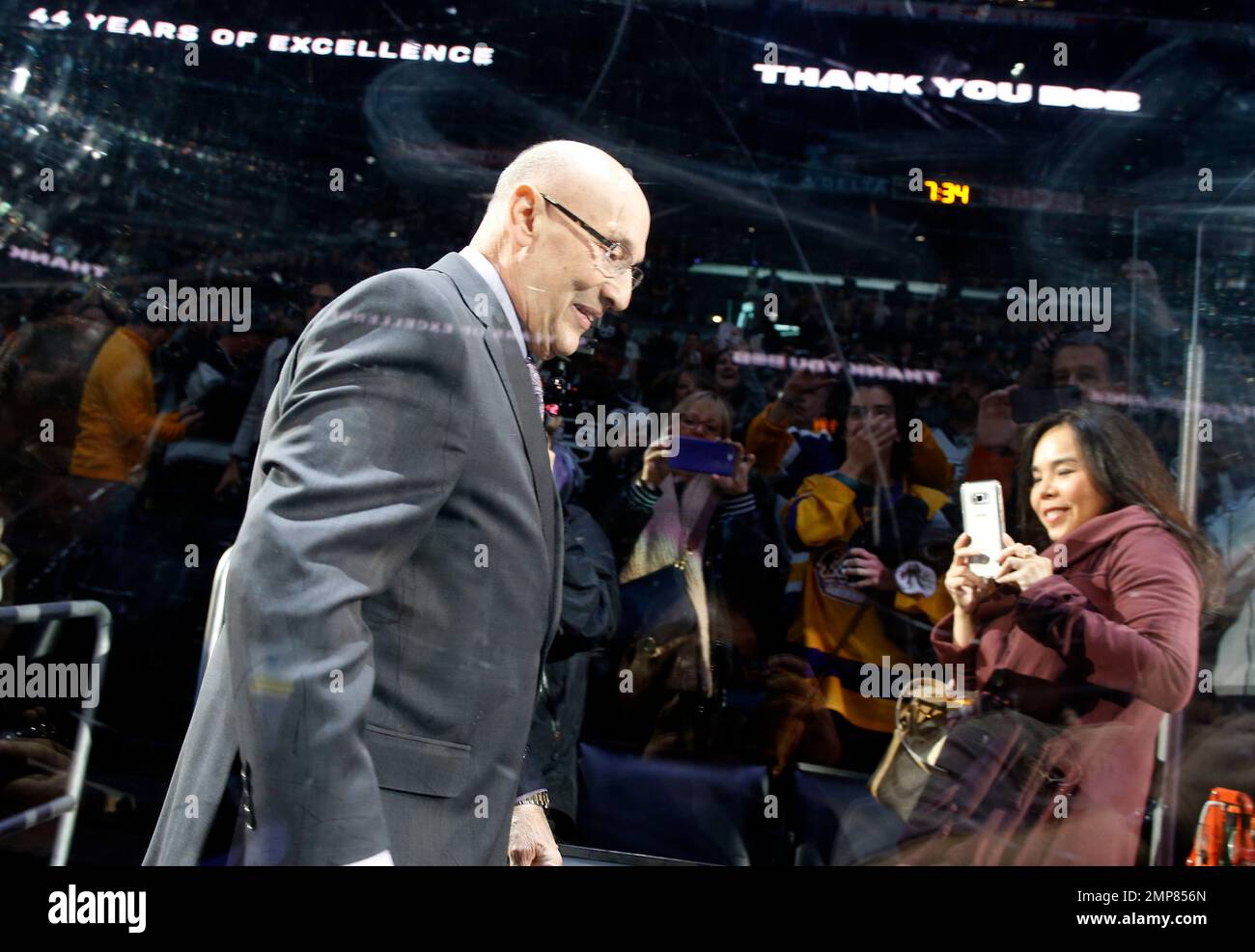 Former Los Angeles Kings broadcaster Bob Miller walks onto the ice to ...