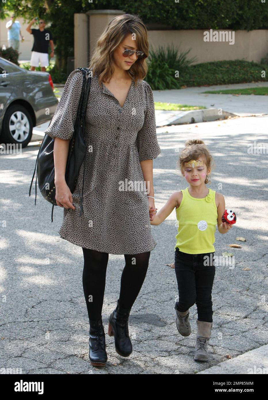 Jessica Alba looks fabulous just a month after giving birth to her ...