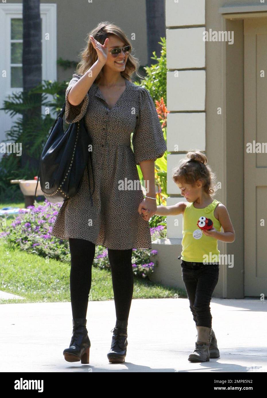 Jessica Alba looks fabulous just a month after giving birth to her ...