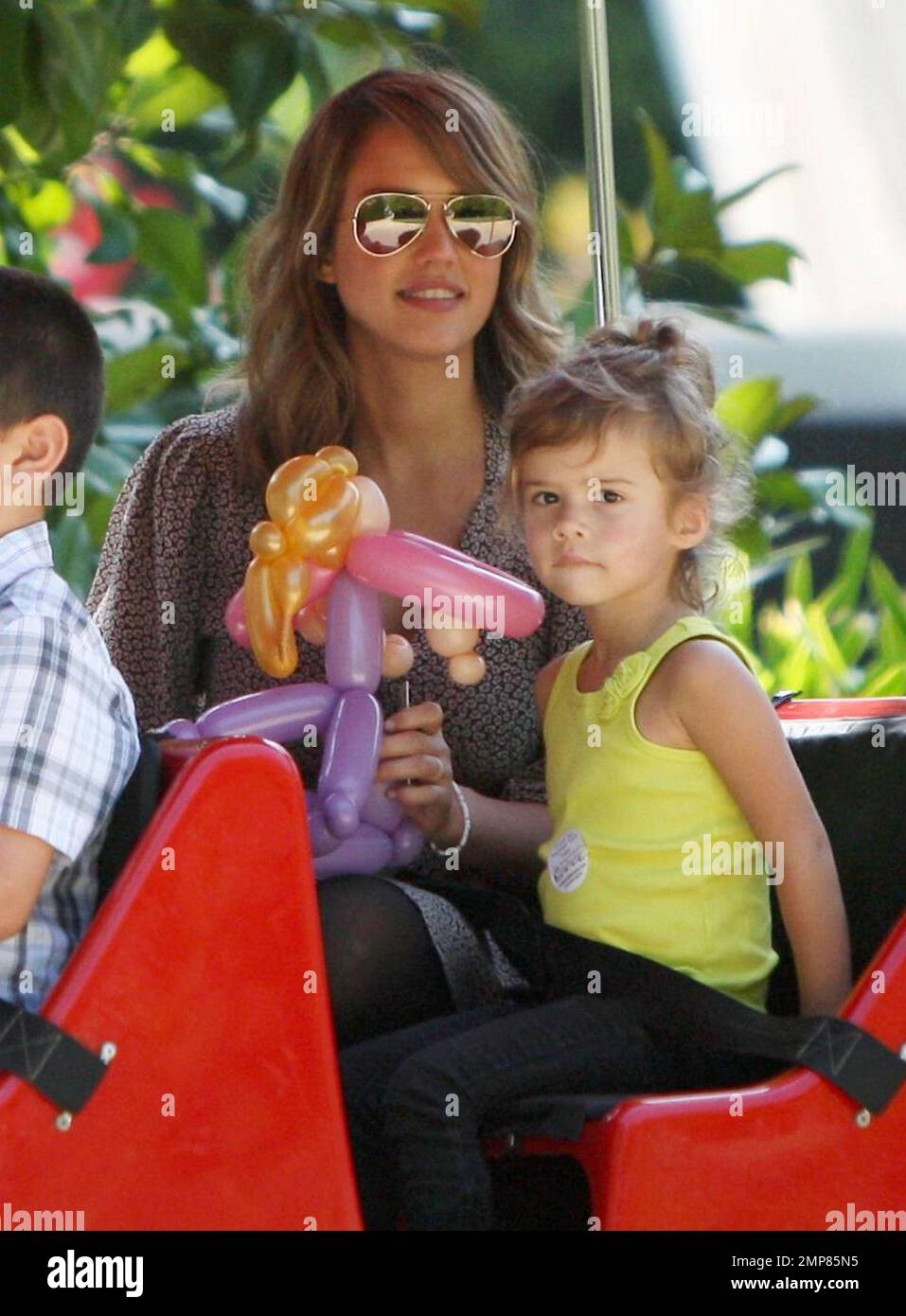 Jessica Alba looks fabulous just a month after giving birth to her ...