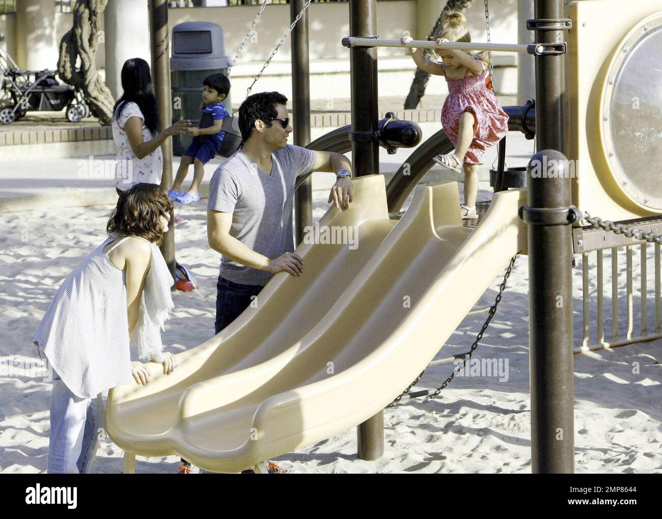 Jessica Alba and Cash Warren spend a day at a local park with daughter ...