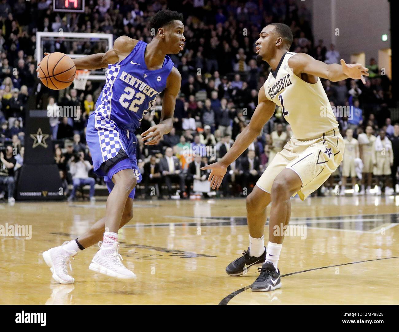 Kentucky guard Shai Gilgeous-Alexander (22) is defended by Vanderbilt's ...