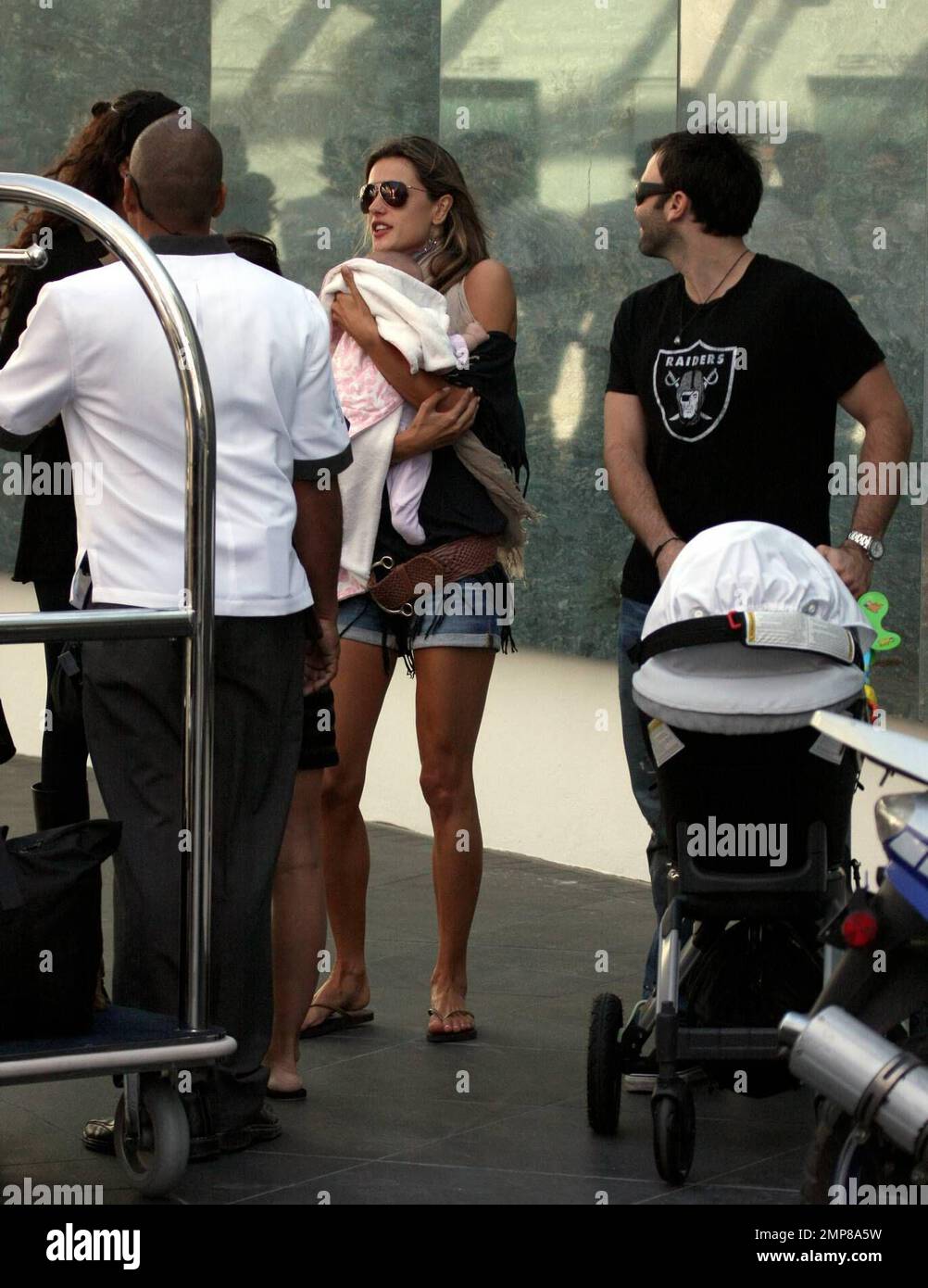 Exclusive!! Supermodel Alessandra Ambrosio with longtime boyfriend ...