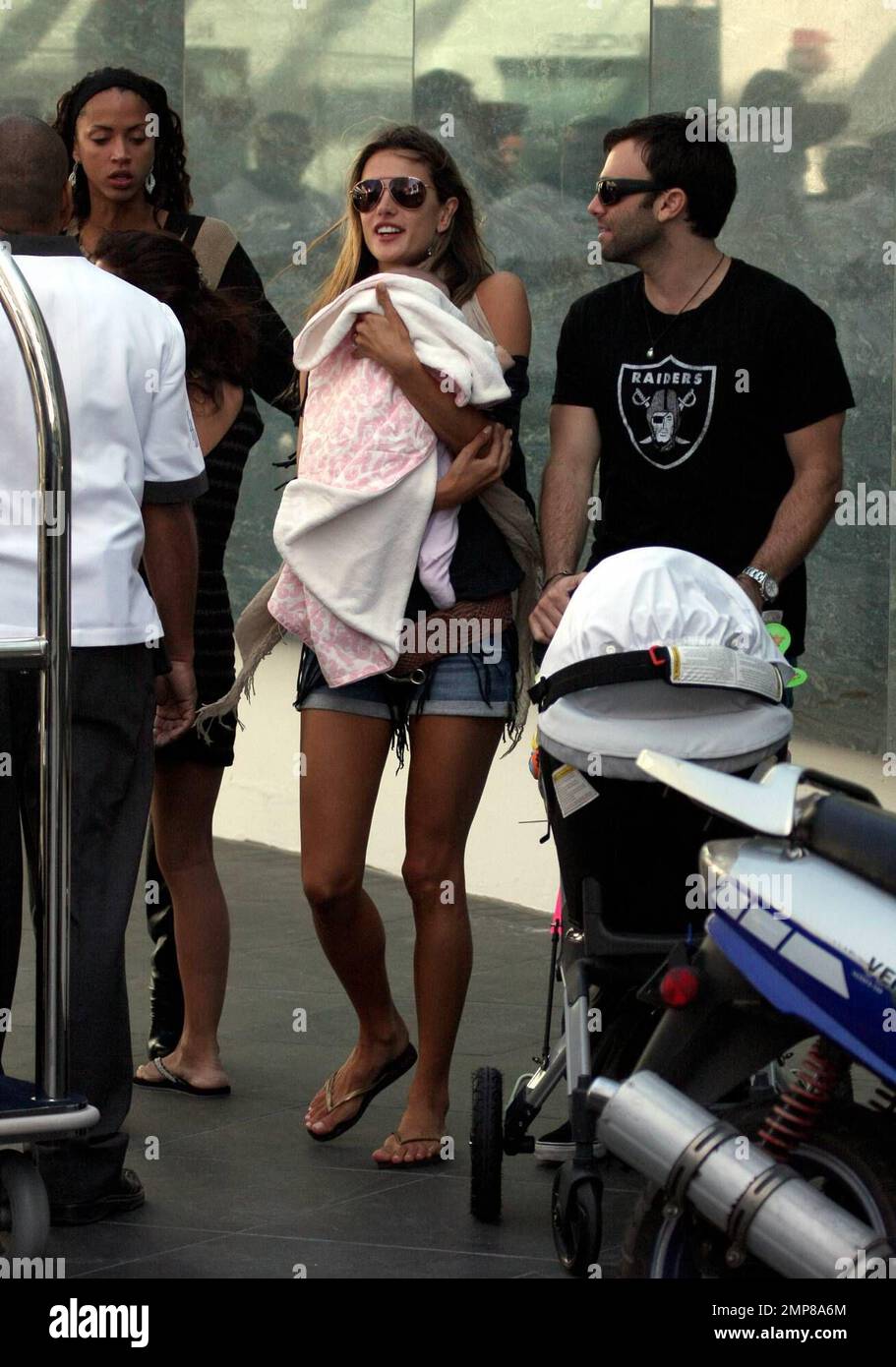 Exclusive!! Supermodel Alessandra Ambrosio with longtime boyfriend ...