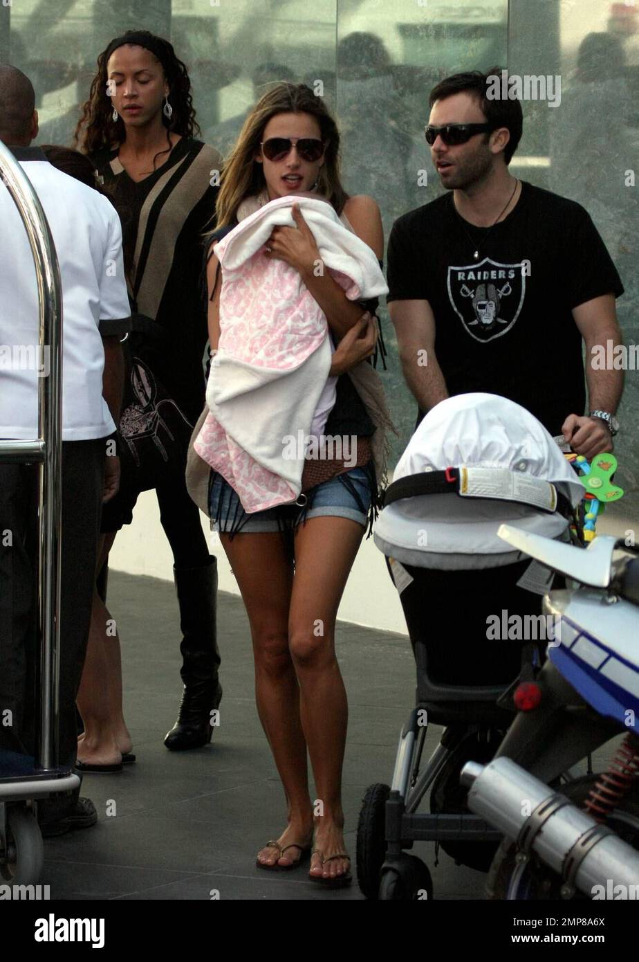 Exclusive!! Supermodel Alessandra Ambrosio with longtime boyfriend ...