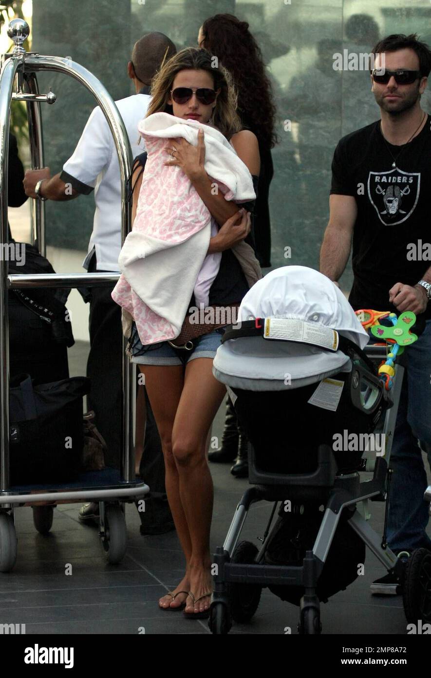 Exclusive!! Supermodel Alessandra Ambrosio with longtime boyfriend ...