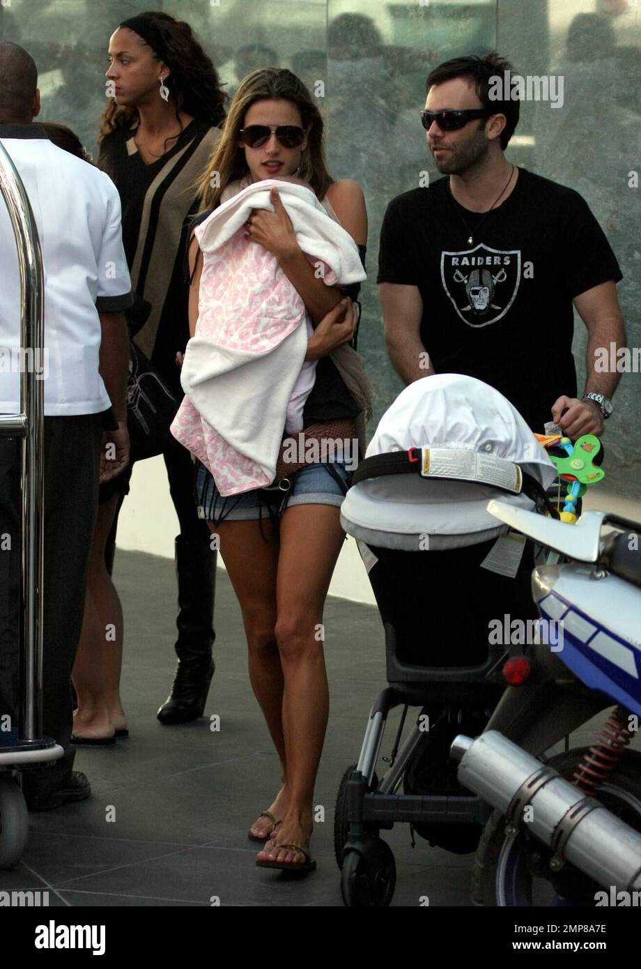 Exclusive!! Supermodel Alessandra Ambrosio with longtime boyfriend ...