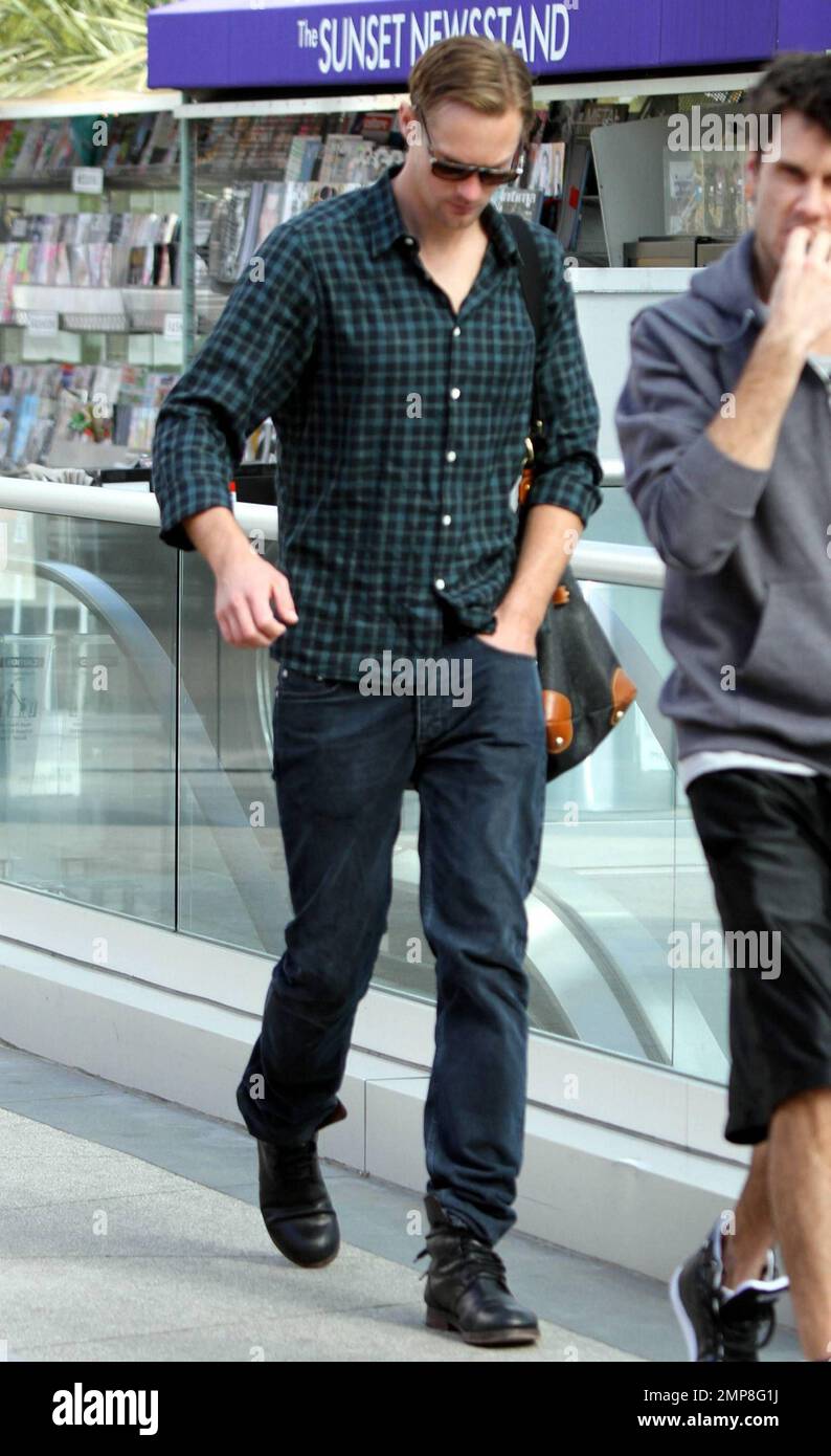 "True Blood" star Alexander Skarsgard looks focused and keeps his head ...