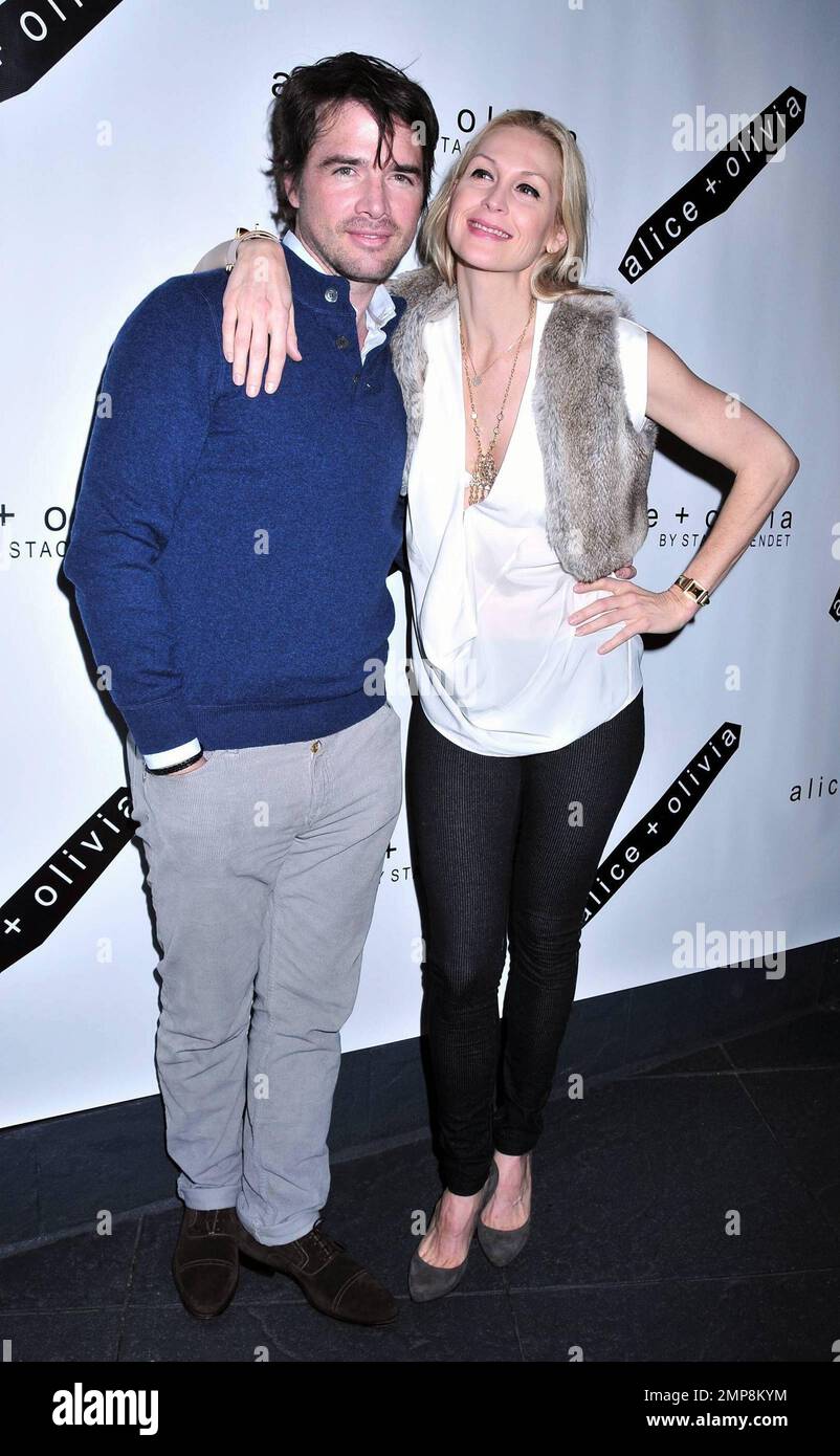 Kelly rutherford and mathew settle hi-res stock photography and images ...