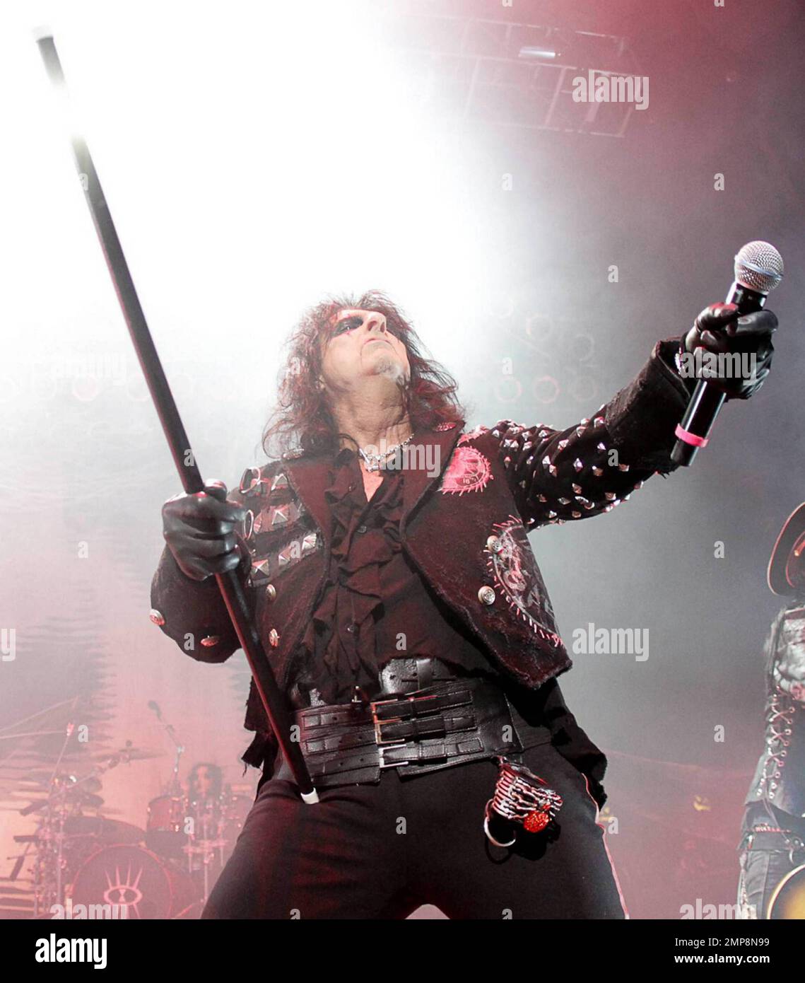 Alice Cooper stays true to his dark style as he rocks out in tight ...