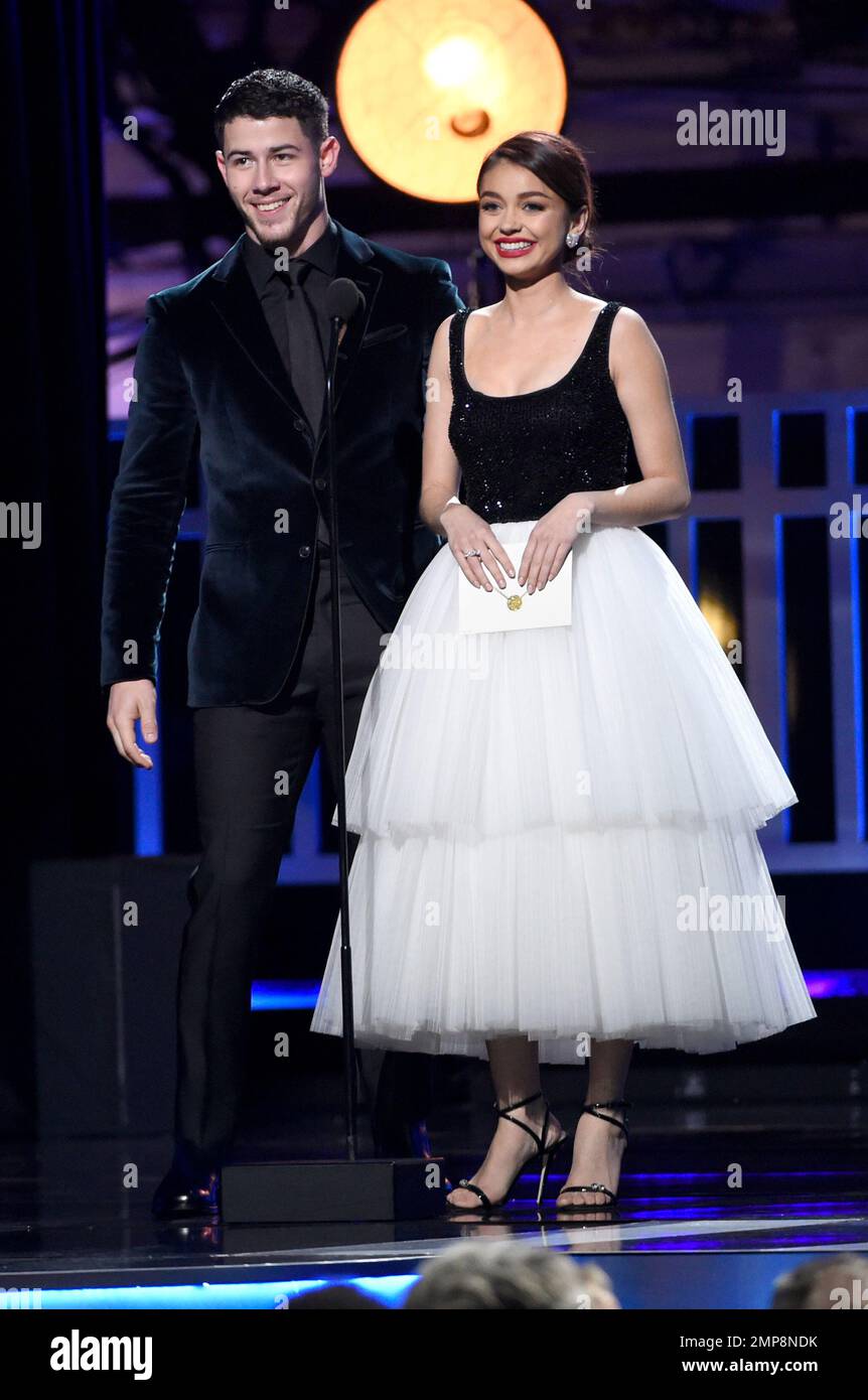 Nick Jonas, left, and Sarah Hyland present the award for best actor in ...
