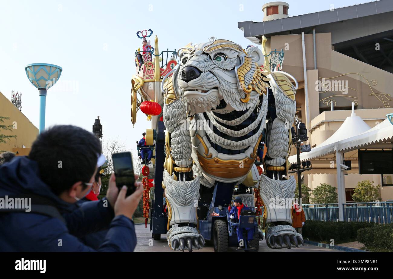 The giant-beast-shaped bionic technology robot float made in China ...