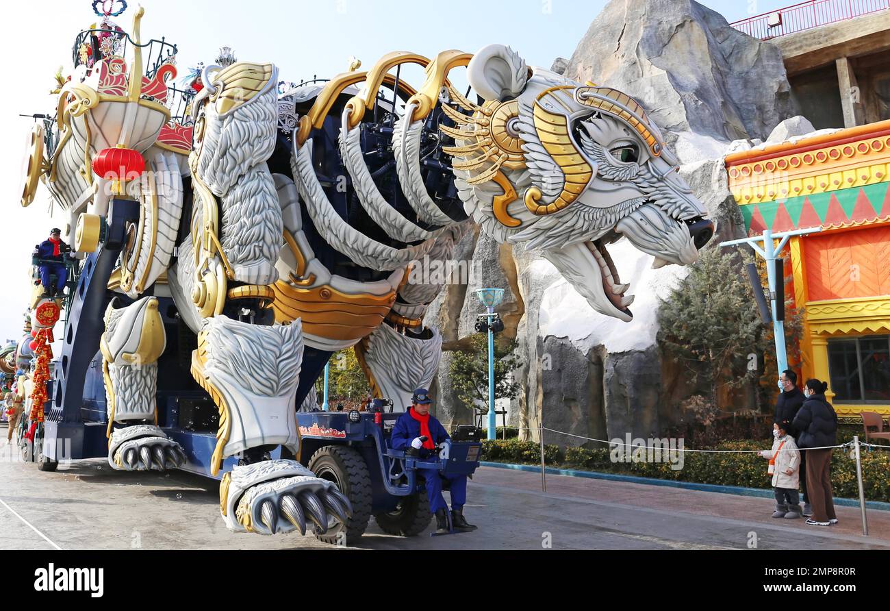 The giant-beast-shaped bionic technology robot float made in China ...