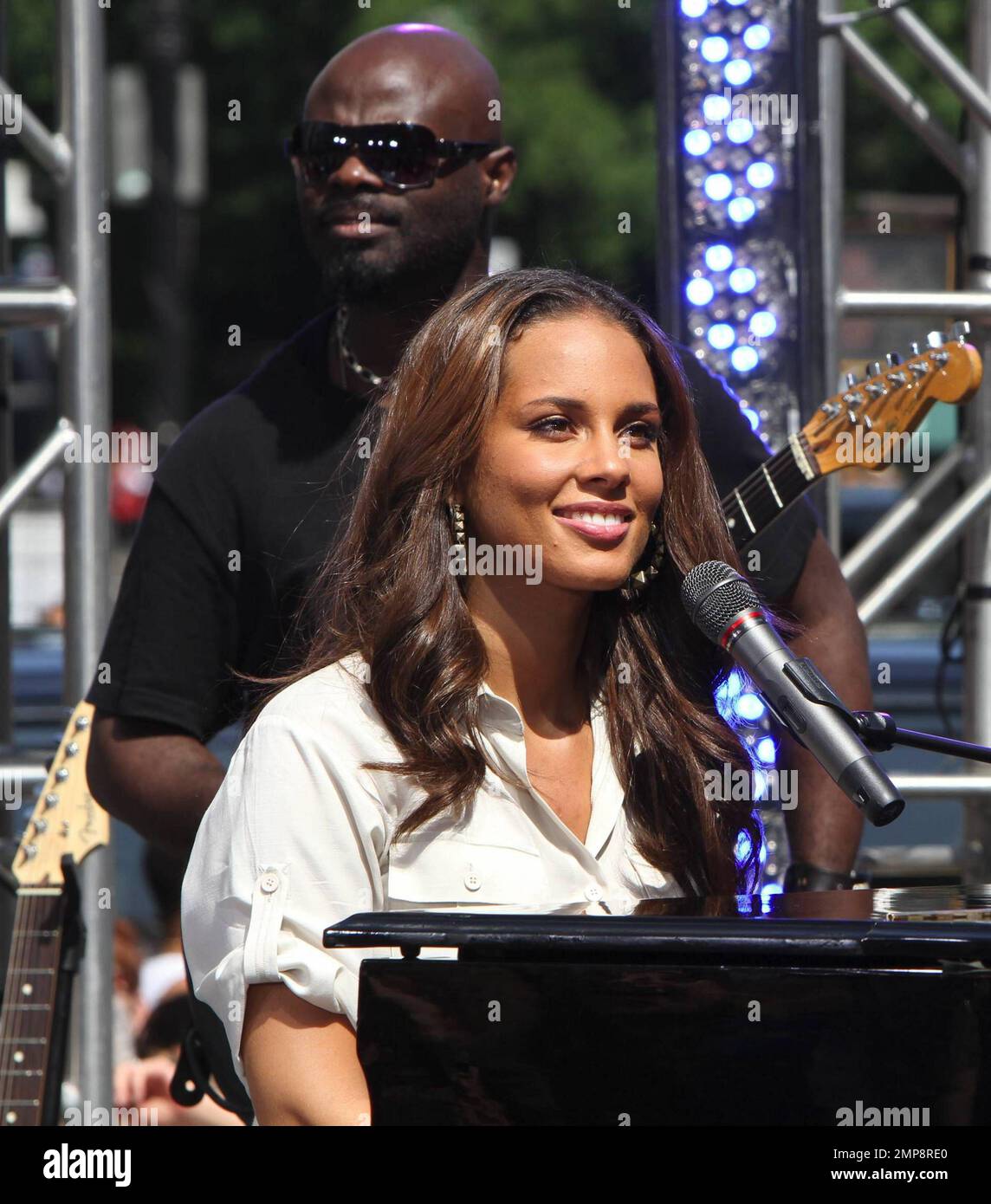 Alicia Keys performs live in concert on "The Early Show" on CBS in New ...