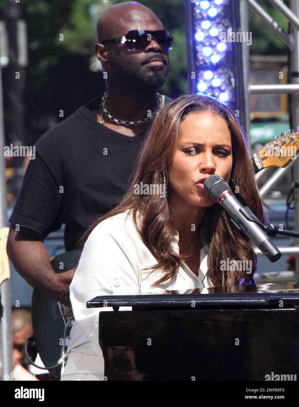 Alicia Keys performs live in concert on "The Early Show" on CBS in New ...