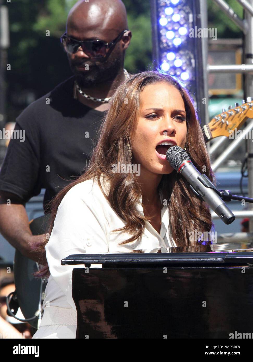 Alicia Keys performs live in concert on "The Early Show" on CBS in New ...