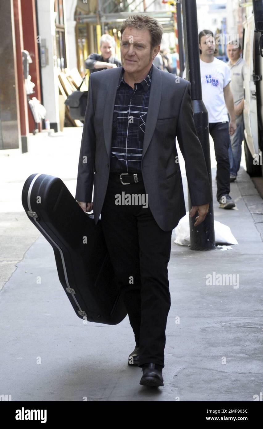'70s pop icon Alvin Stardust (Shane Fenton) carries his guitar as he ...