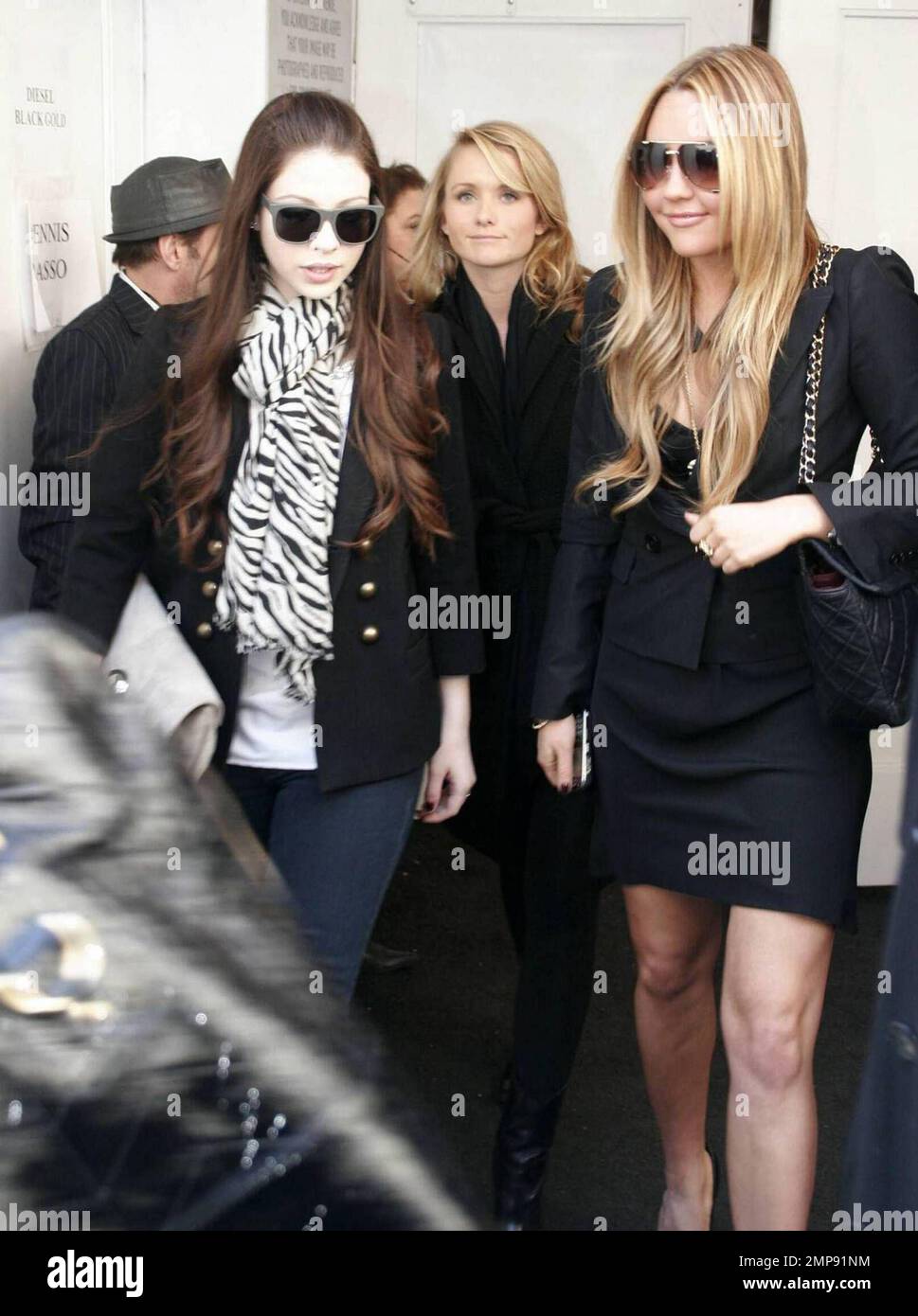 Amanda Bynes and Michelle Trachtenberg leave the Pamela Roland fashion ...