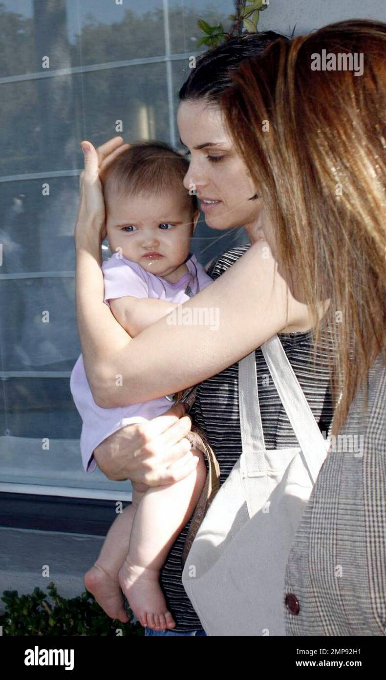 amanda peet baby daughter frances pen Stock Photo - Alamy