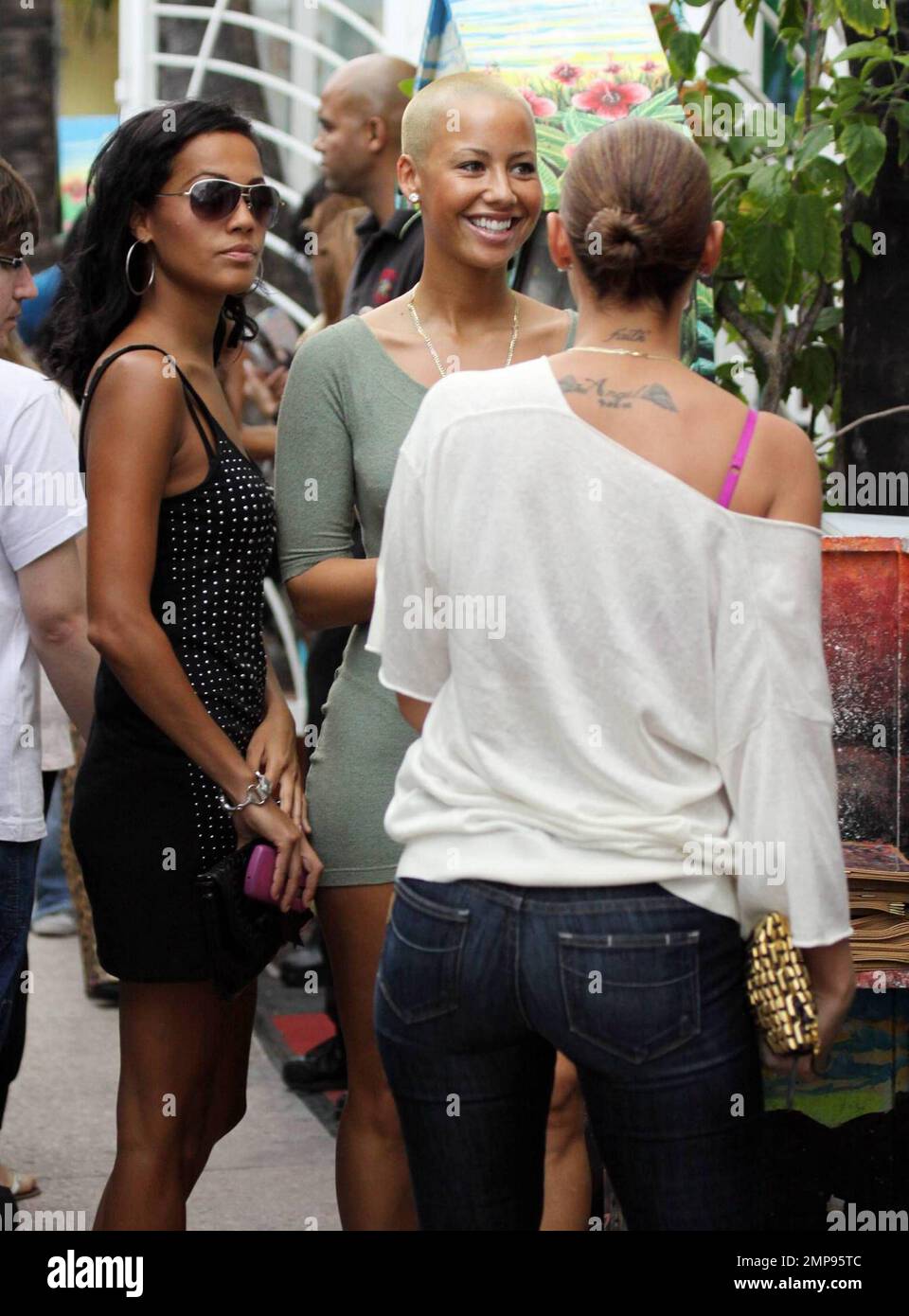 EXCLUSIVE!! Amber Rose spends the day with her girlfriends in South ...