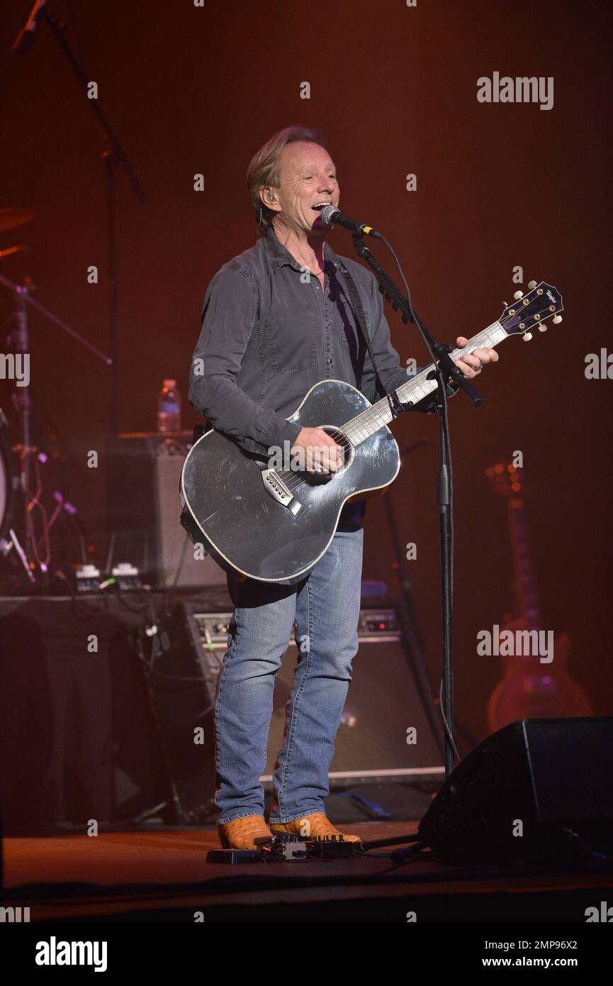Gerry beckley dewey bunnell hi-res stock photography and images - Alamy