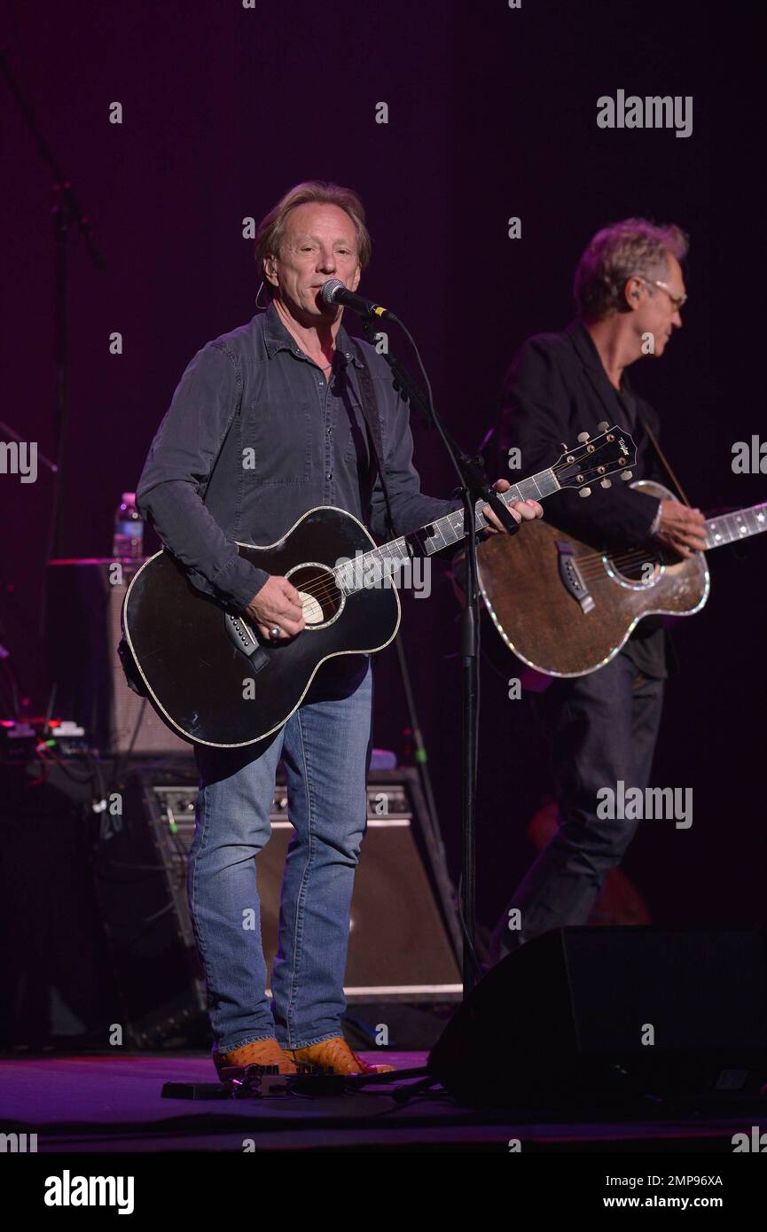 Gerry beckley dewey bunnell hi-res stock photography and images - Alamy