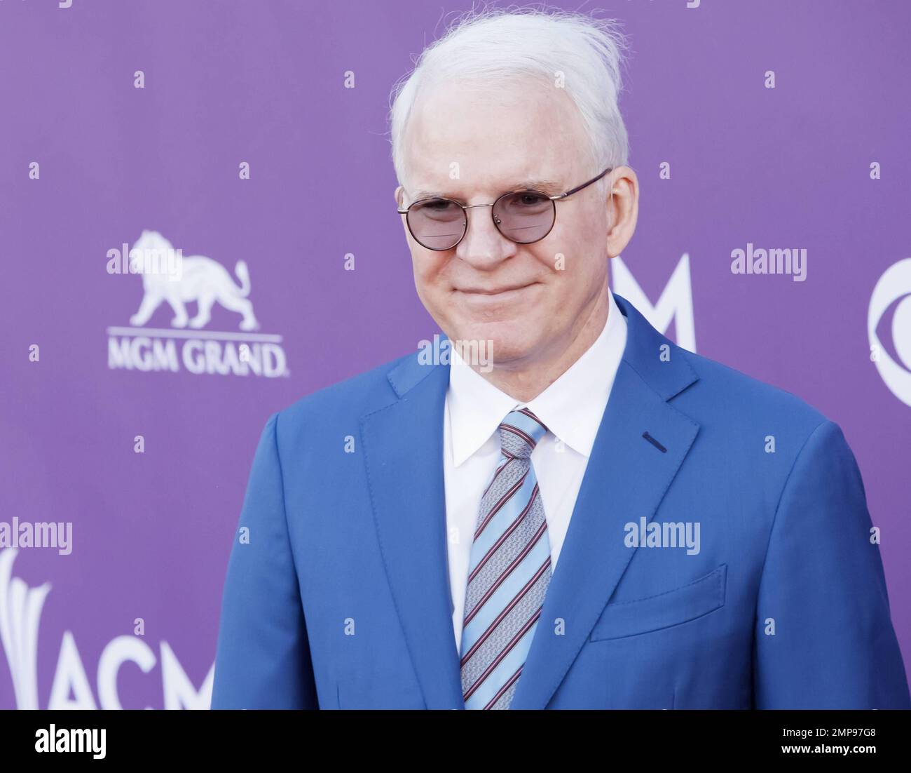 Steve martin white suit hi-res stock photography and images - Alamy