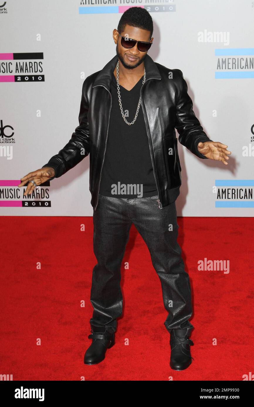 Usher walks the red carpet at the 2010 American Music Awards at Nokia ...