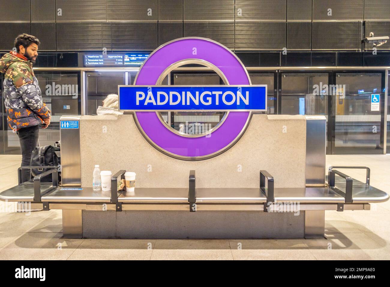 Elizabeth line logo hi-res stock photography and images - Alamy